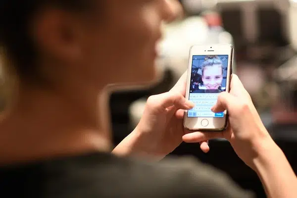 How To See Who Someone Is Talking To On Snapchat - Tech Journal